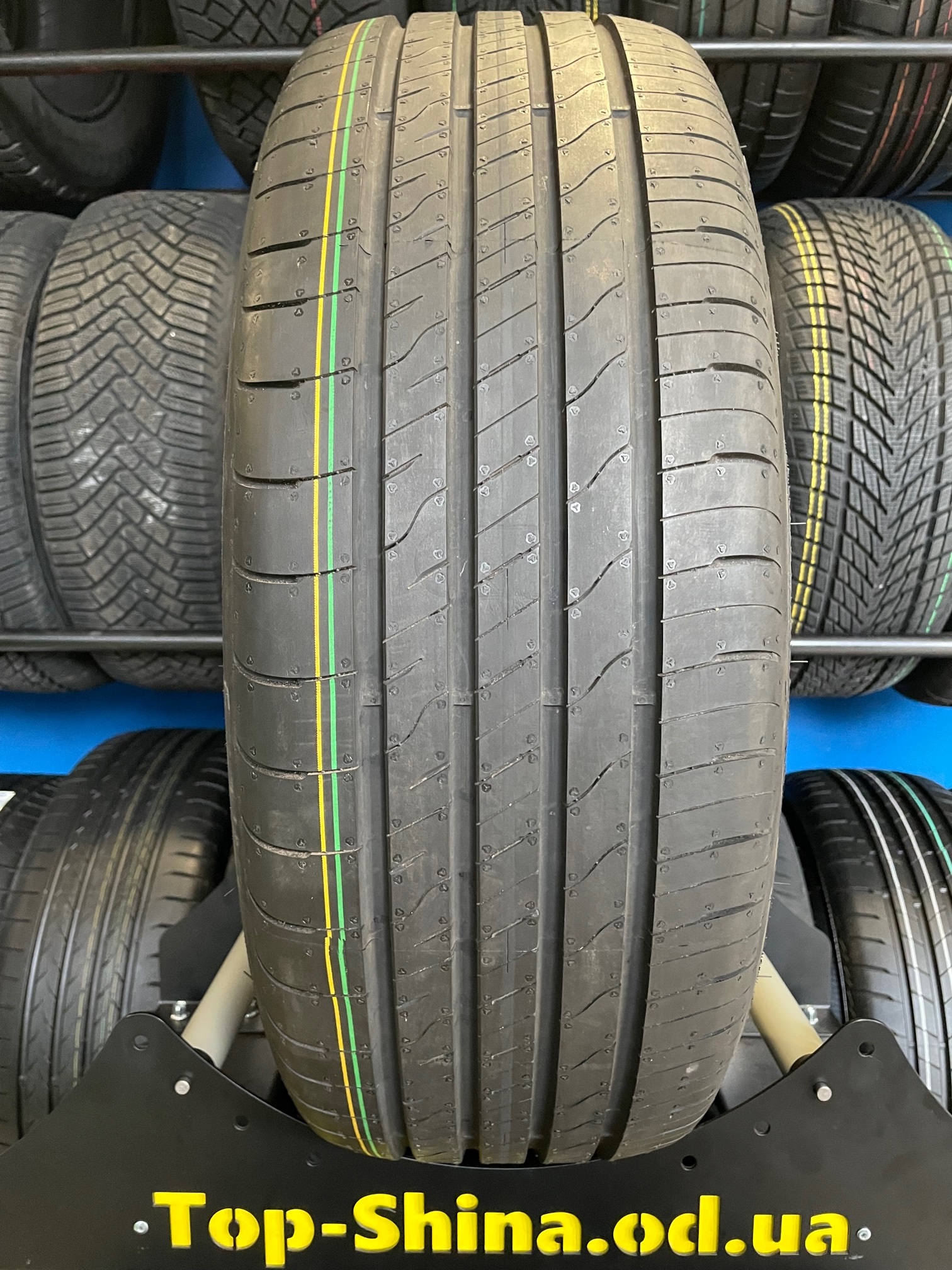 Шины Goodyear EfficientGrip 2 SUV 225/65 R17 102H ᐈ купить в Одессе ...